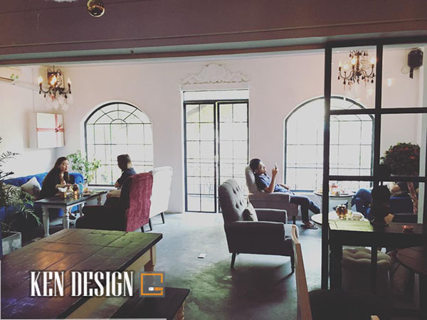 03 Quán cafe Sài Gòn với ban công mãn nhãn